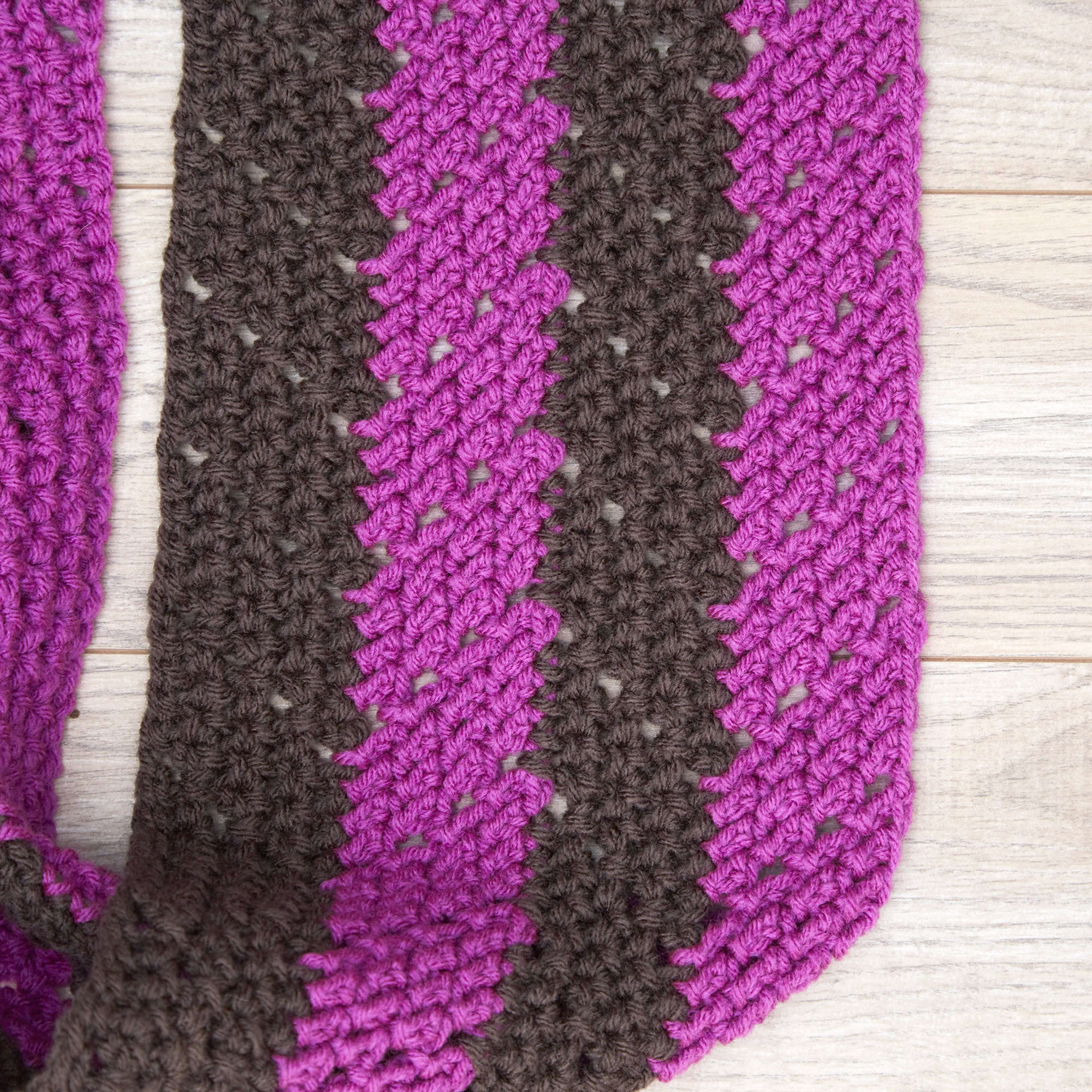 Free Red Heart Herringbone Chevron Cowl Crochet Pattern | Yarnspirations