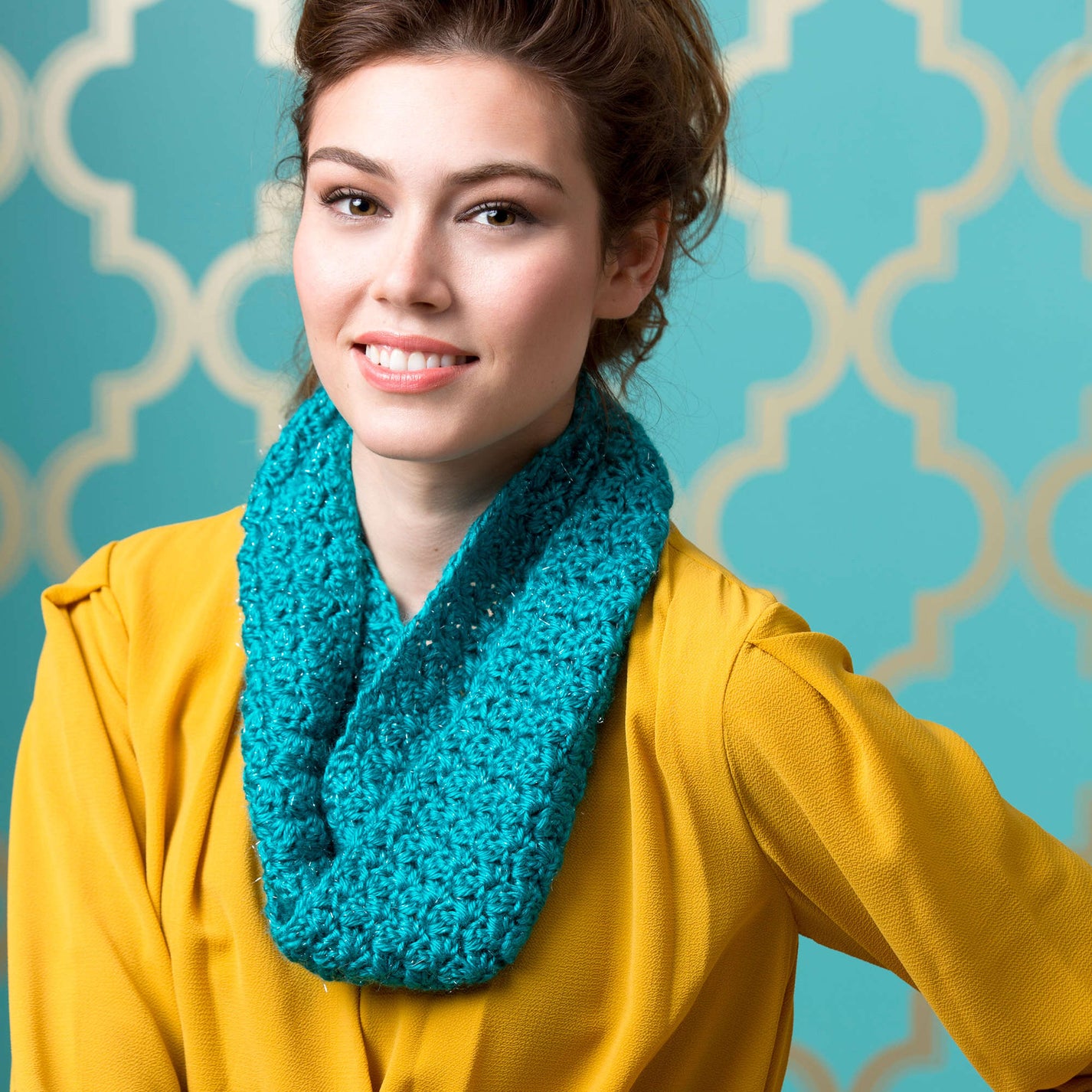 Free Beginner Red Heart Puff Stitch Cowl Crochet Pattern | Yarnspirations