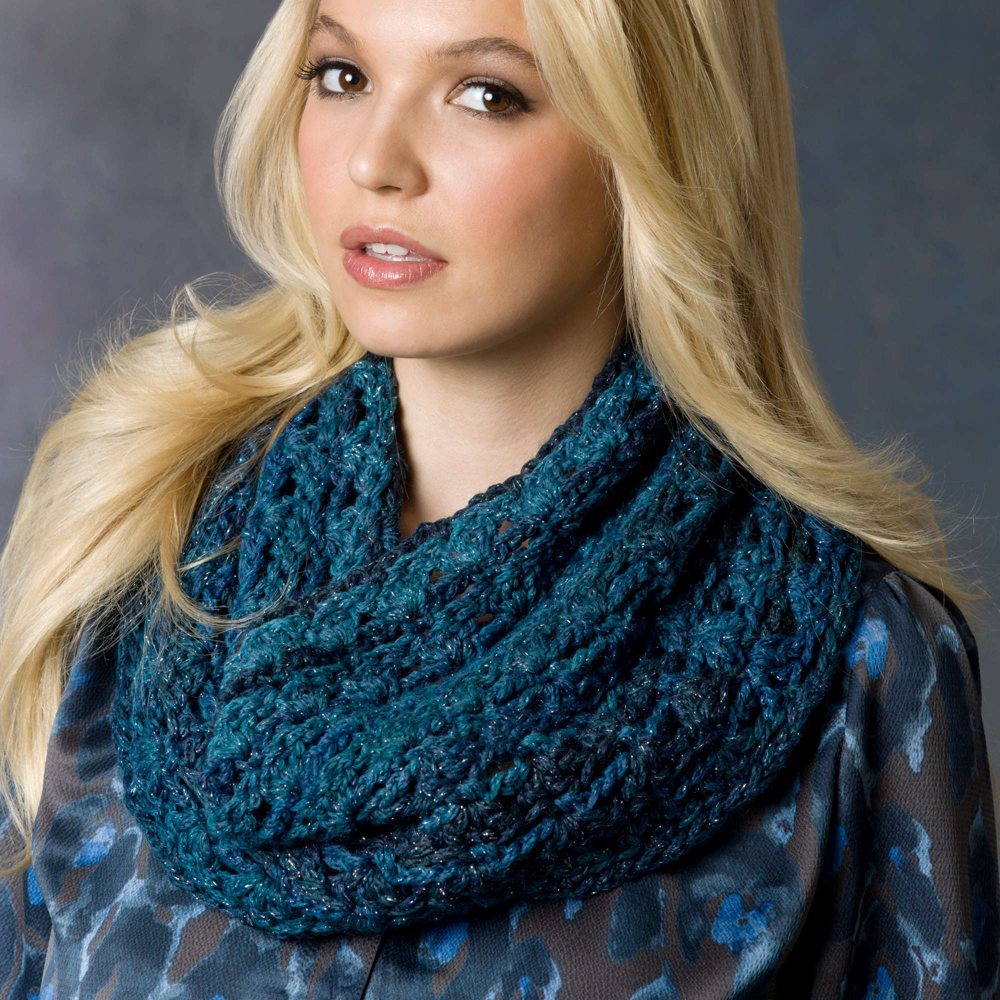 Free Red Heart Warm & Twisted Mobius Cowl Crochet Pattern | Yarnspirations