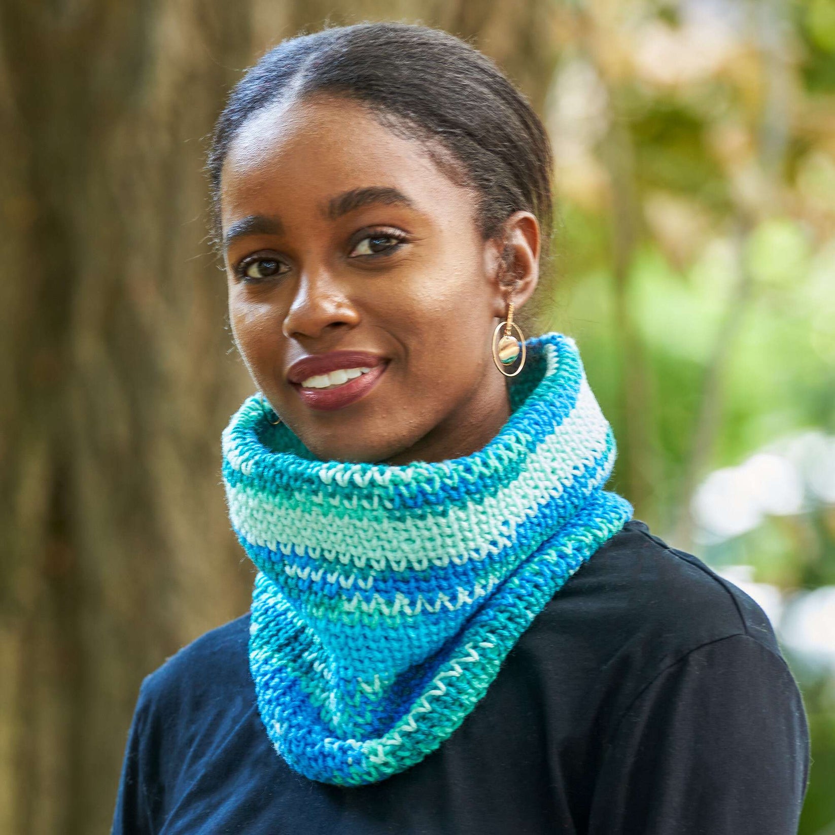 Free Easy Red Heart Color Block Smart Cowl Crochet Pattern | Yarnspirations