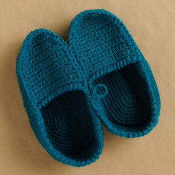 Free Easy Red Heart Slippers Crochet Pattern | Yarnspirations