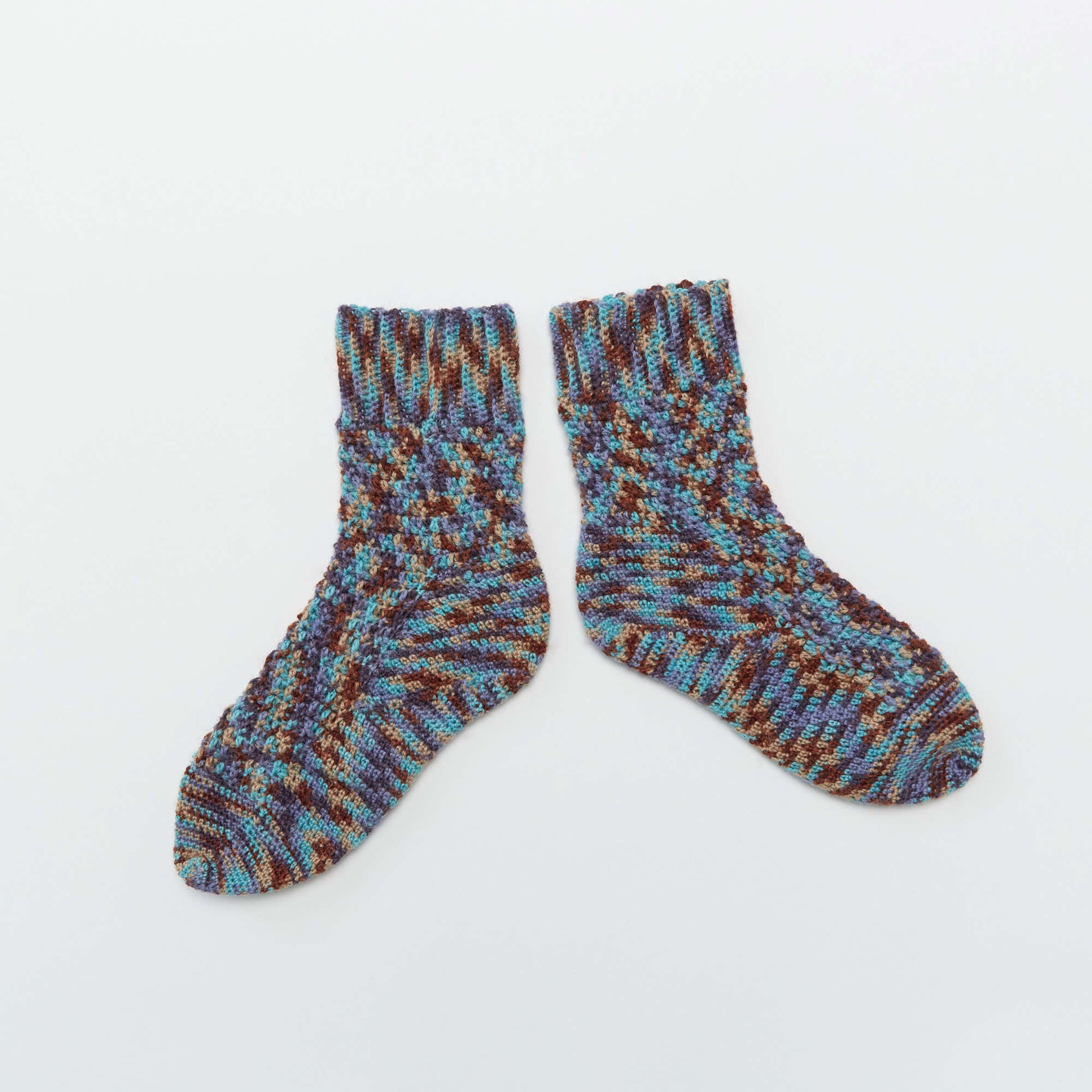 Free Easy Red Heart Surf & Sand Socks Crochet Pattern | Yarnspirations