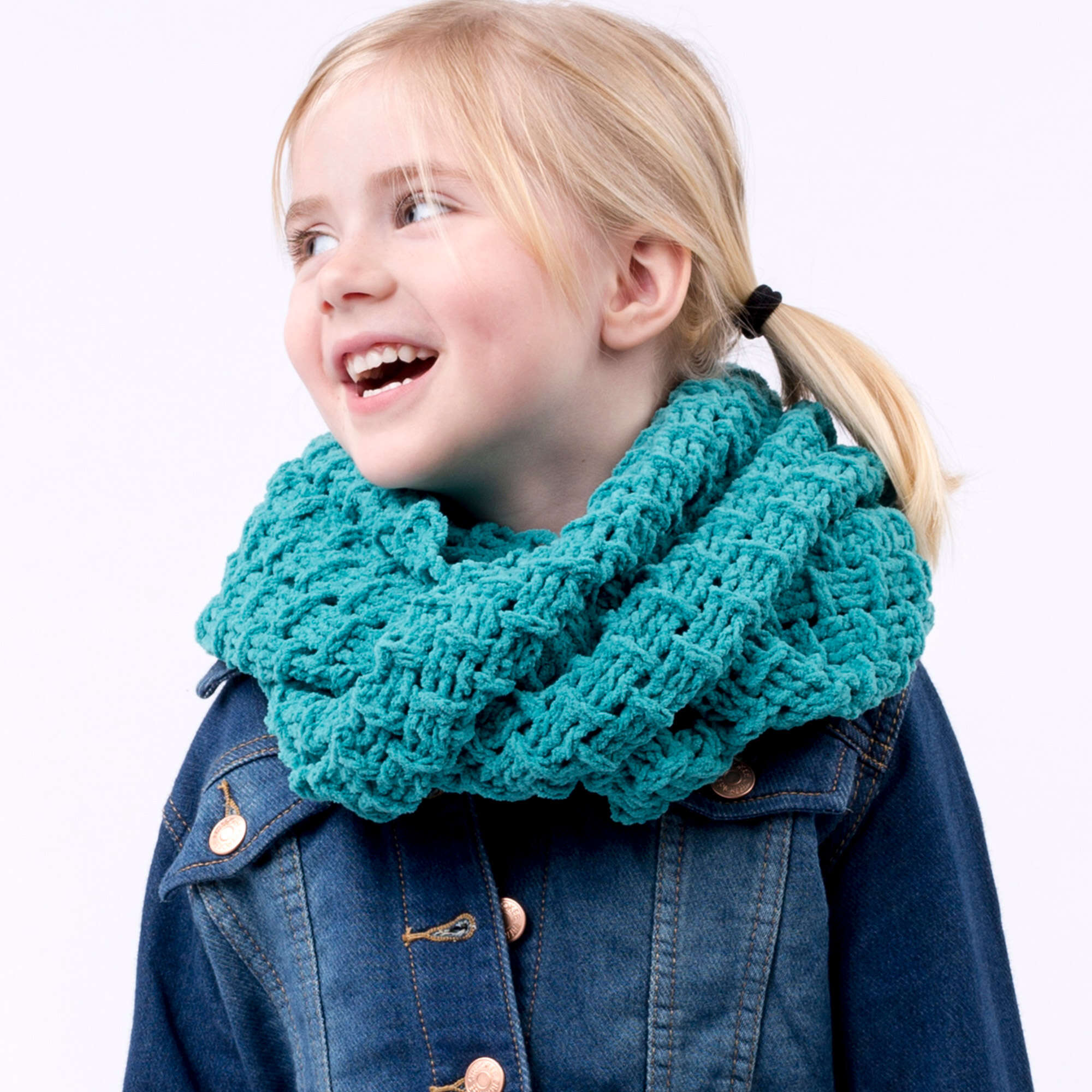 Free Red Heart Destiny Textured Cowl Crochet Pattern | Yarnspirations