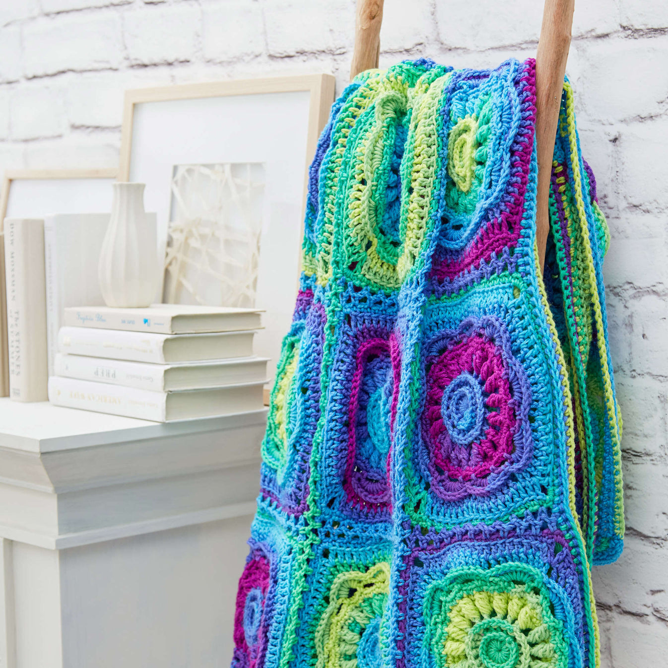 Free Red Heart Floral Beauty Throw Crochet Pattern | Yarnspirations