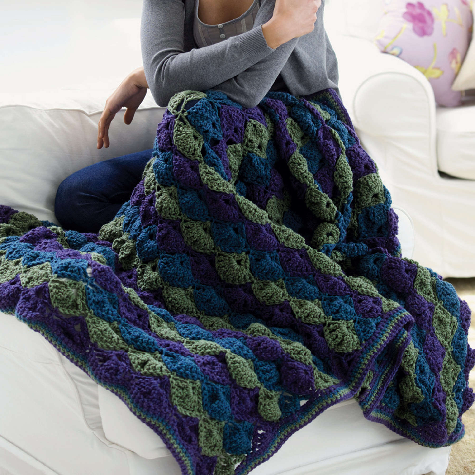 Free Red Heart Twilight Fans Crochet Throw Pattern | Yarnspirations