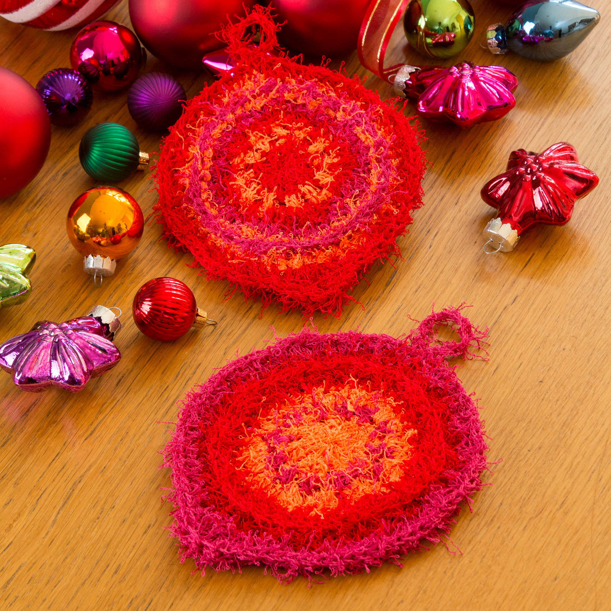 Free Easy Red Heart Retro Ornament Scrubby Crochet Pattern | Yarnspirations