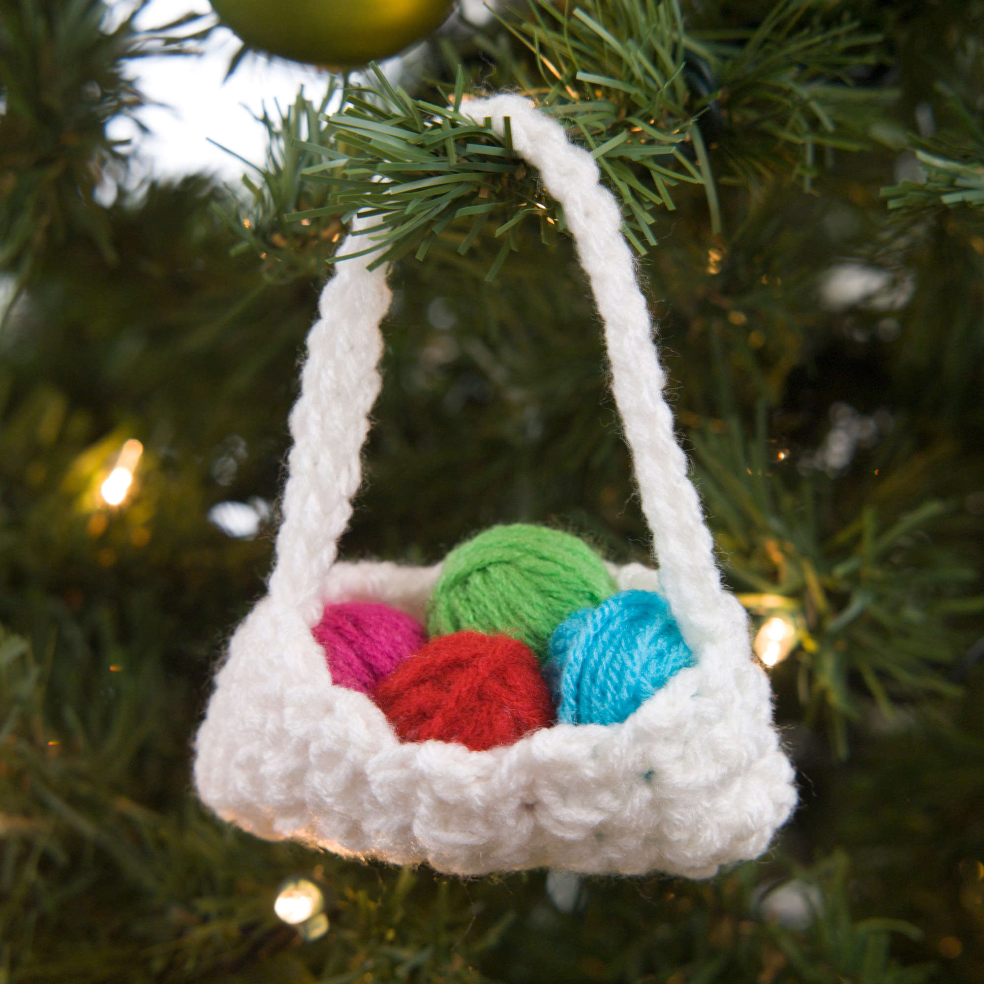 Free Easy Red Heart Basket Ornament Crochet Pattern | Yarnspirations