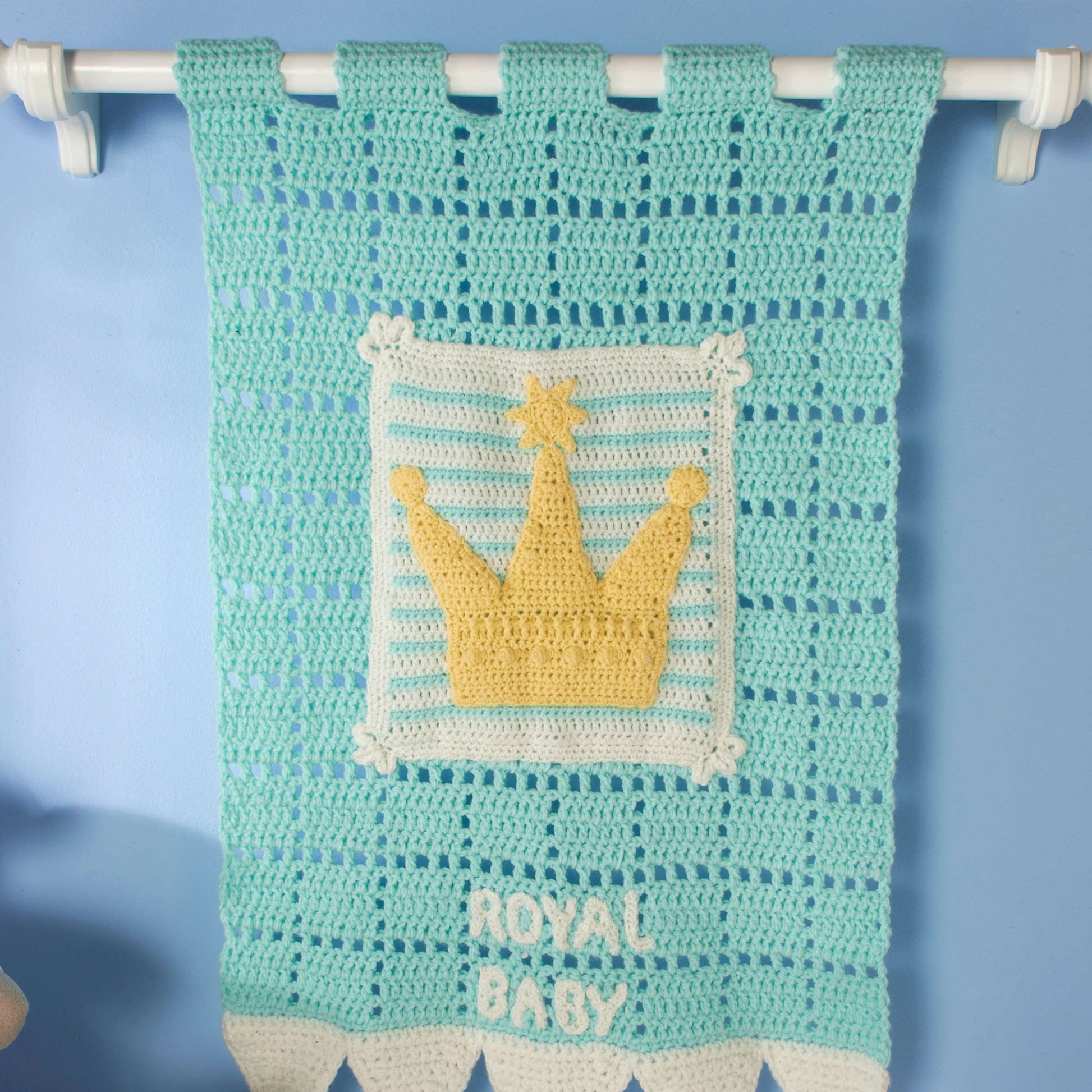 Free Red Heart Royal Heir Wall Hanging Crochet Pattern | Yarnspirations
