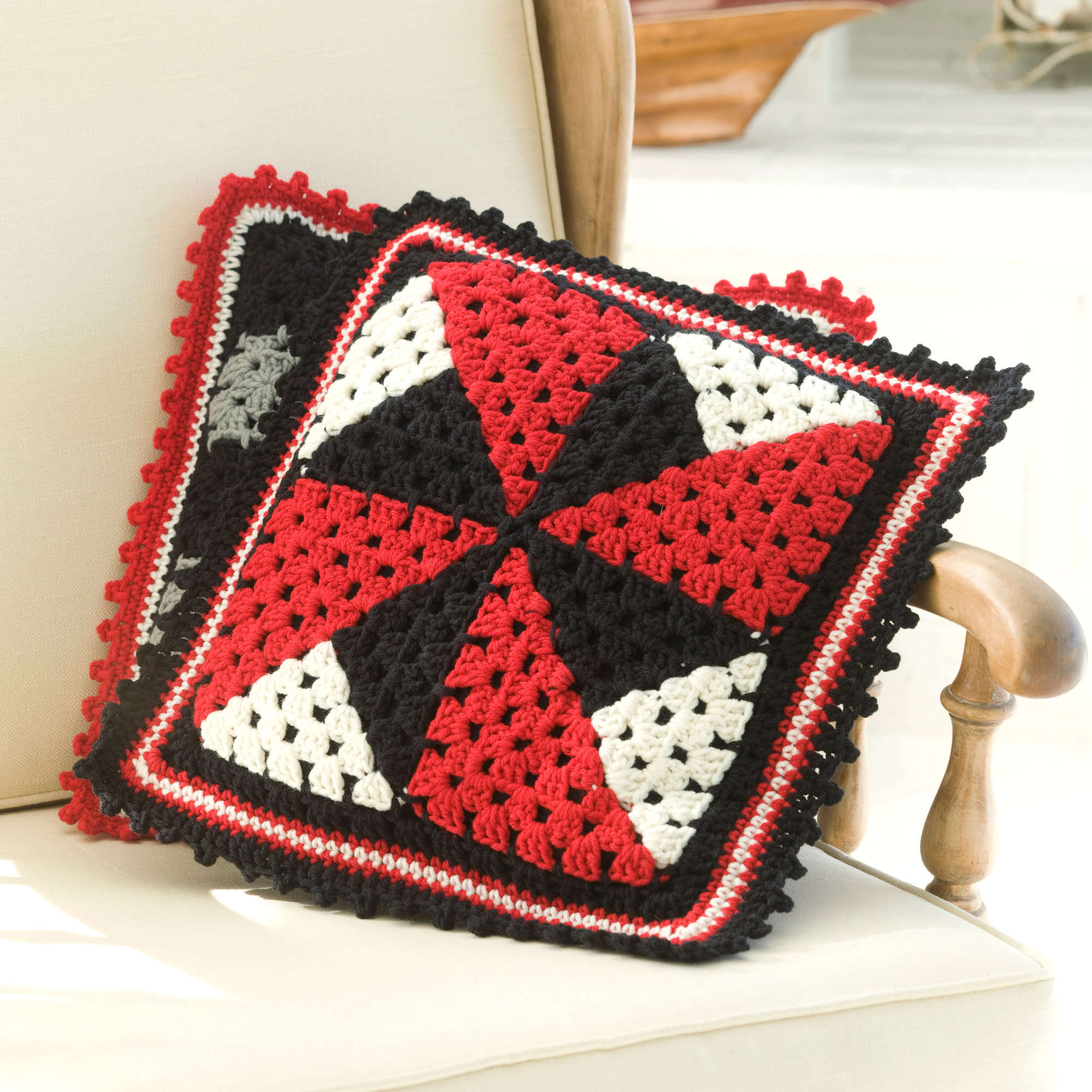 Free Experienced Red Heart Pinwheel Pillow Crochet Pattern | Yarnspirations