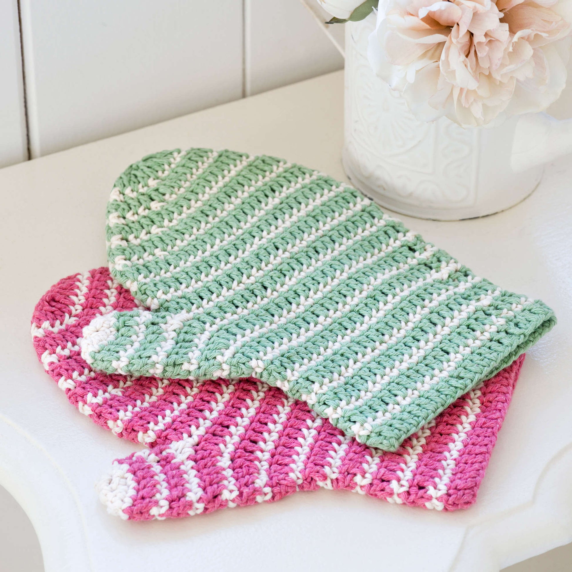 Free Easy Red Heart Bath Mitt Crochet Pattern | Yarnspirations