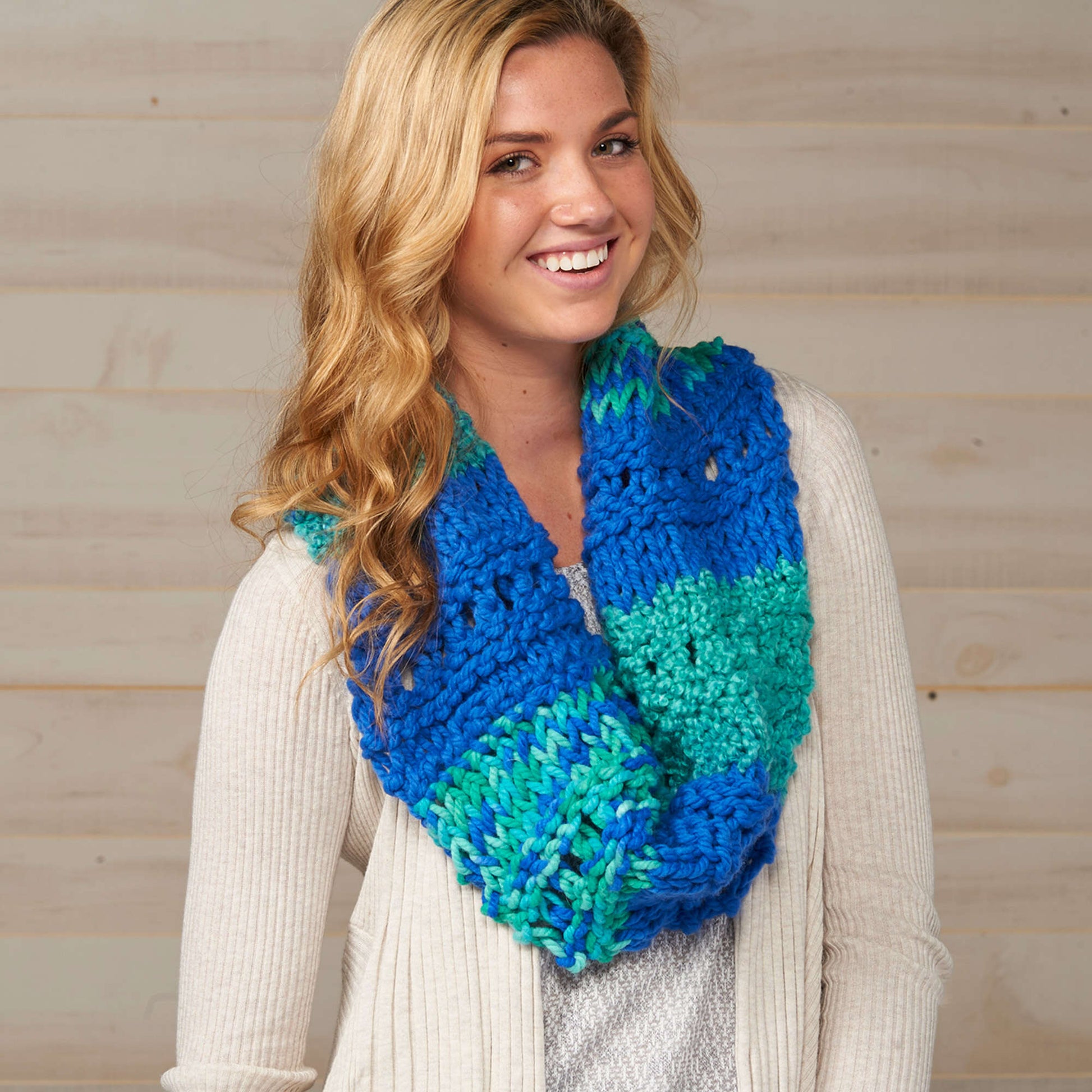 Free Easy Red Heart Mix It Up Cowl Knitting Pattern | Yarnspirations