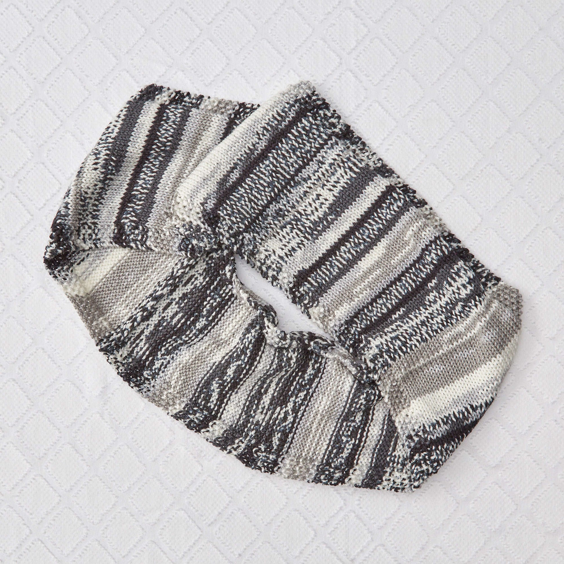 Free Easy Red Heart Faux Fair Isle Cowl Knitting Pattern | Yarnspirations