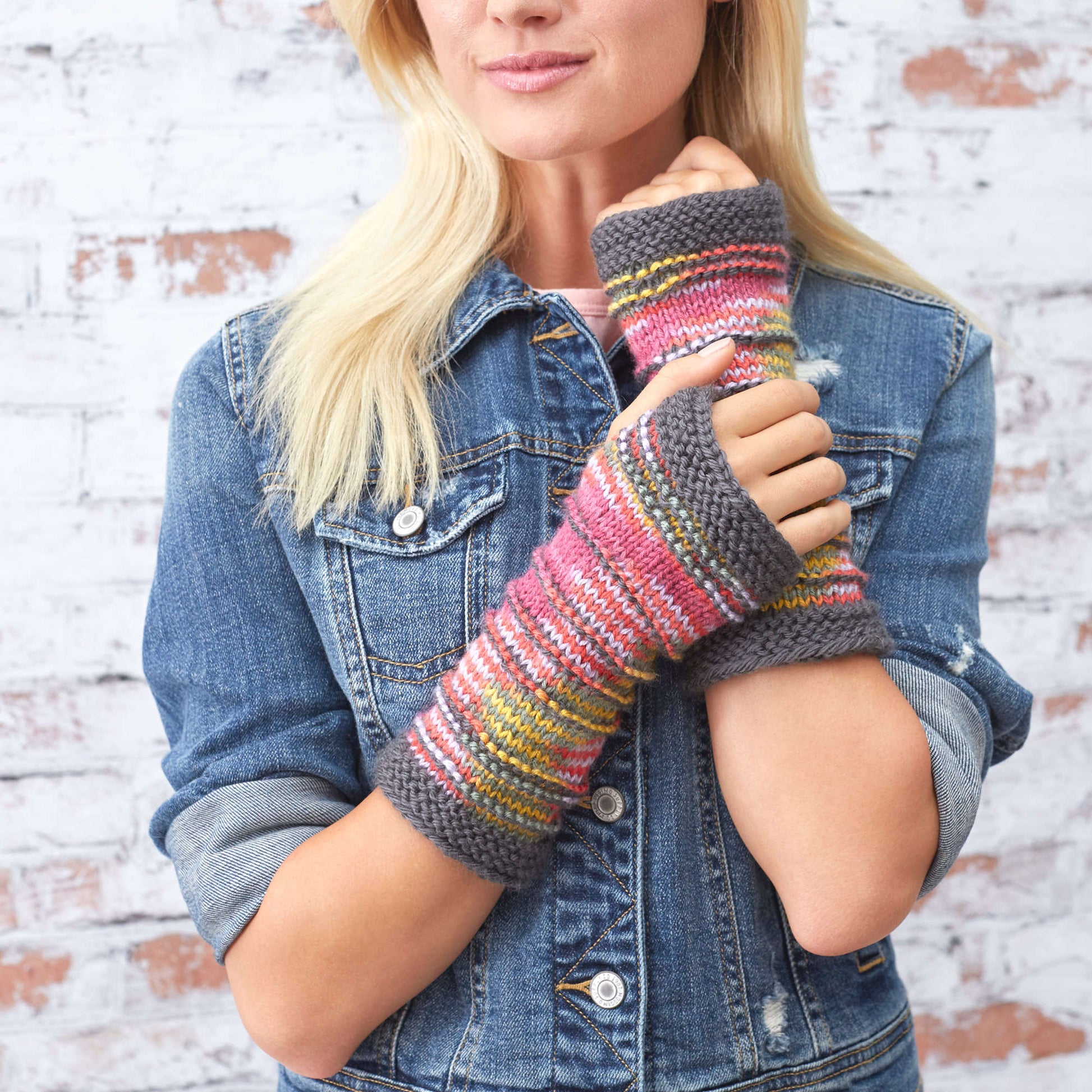 Free Red Heart Ridge Mitts Knitting Pattern | Yarnspirations