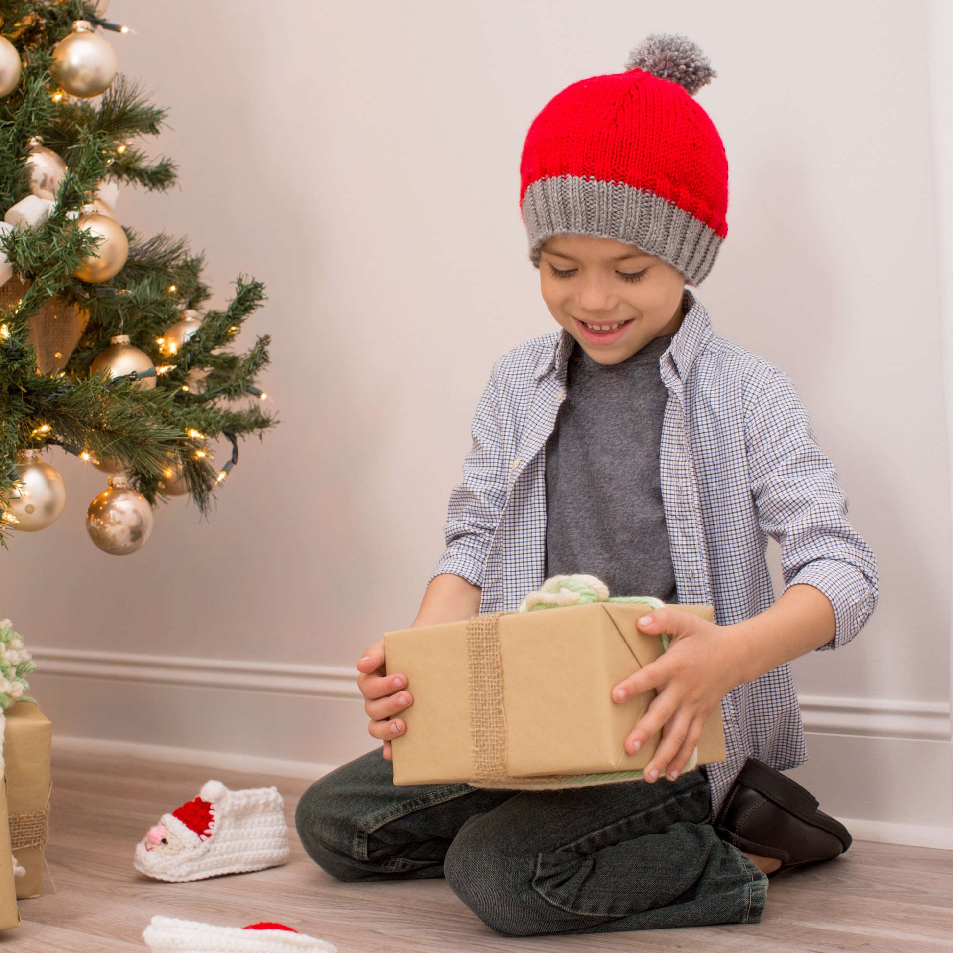 Free Easy Red Heart Two-Tone Kids' Hats Knitting Pattern | Yarnspirations