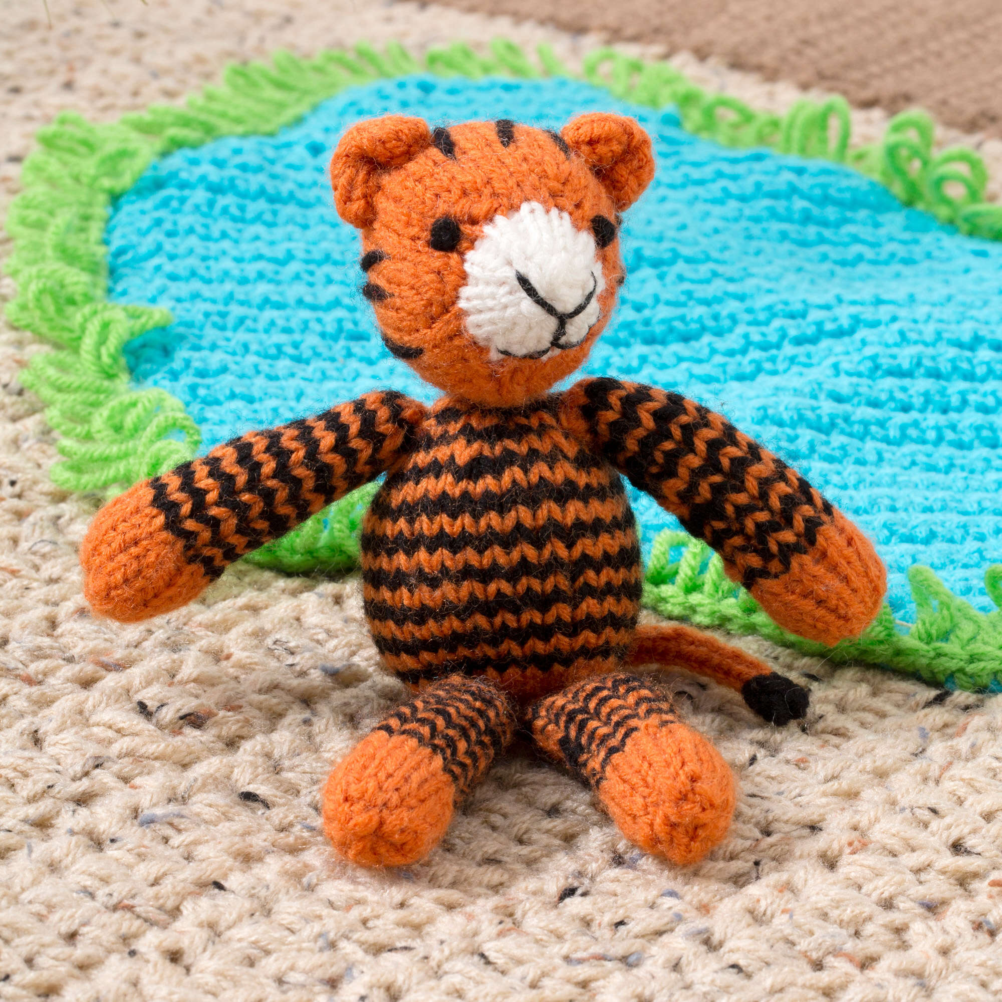Free Easy Red Heart Tracy the Tiger Knitting Pattern | Yarnspirations