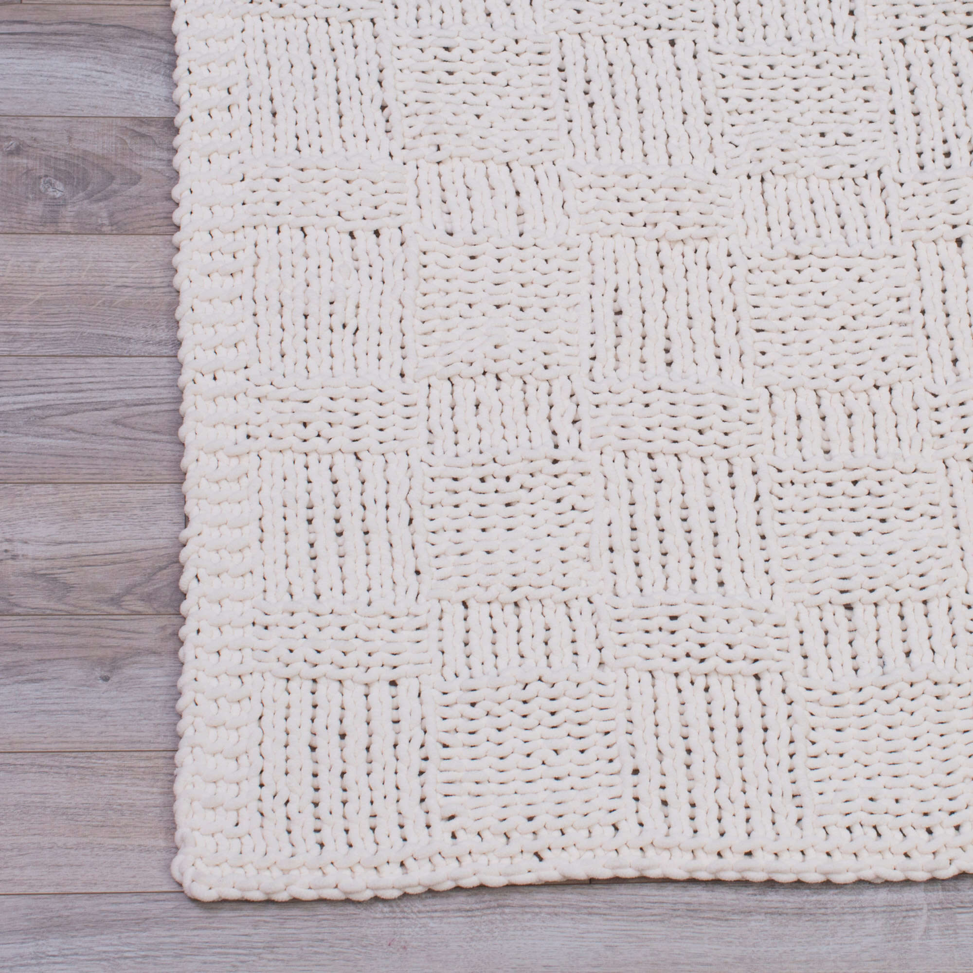 Free Easy Red Heart Heavenly Throw Knitting Pattern | Yarnspirations