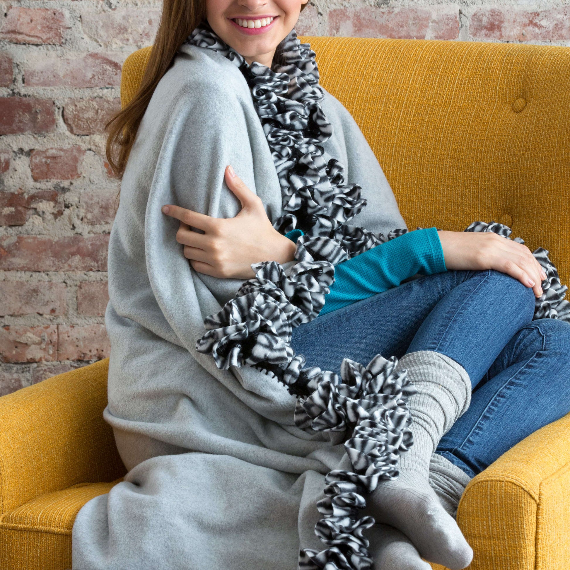 Free Red Heart Ruffled Fleece Knit Blanket Pattern | Yarnspirations