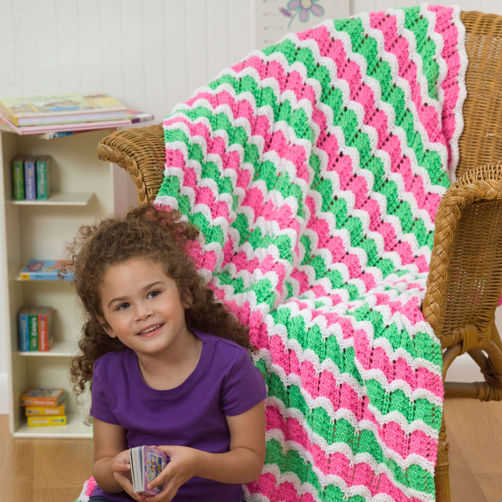 Free Beginner Red Heart Wild Waves Throw Knitting Pattern | Yarnspirations