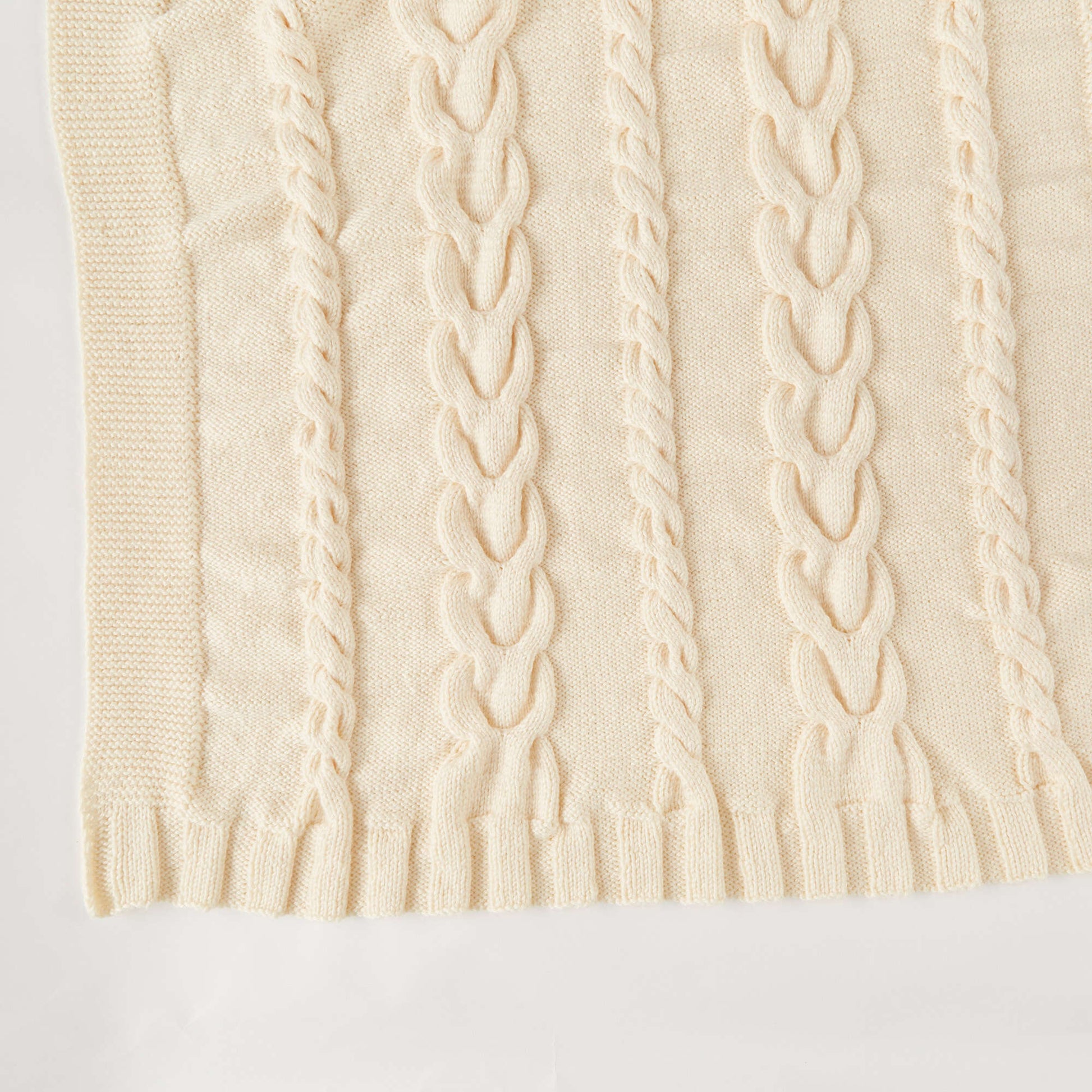 Free Red Heart Luxurious Cabled Throw Knitting Pattern | Yarnspirations