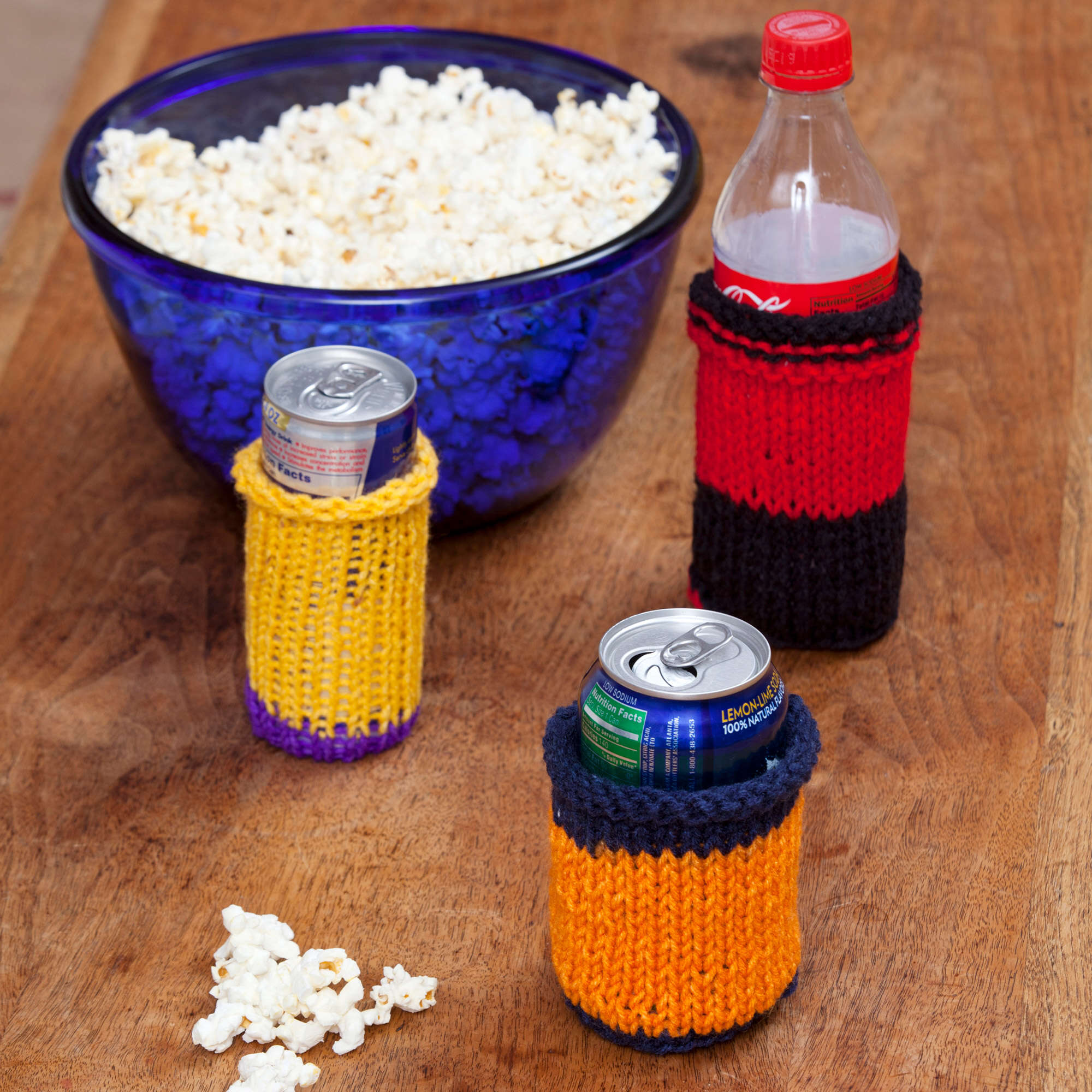 Free Easy Red Heart Can Cozies Knitting Pattern | Yarnspirations