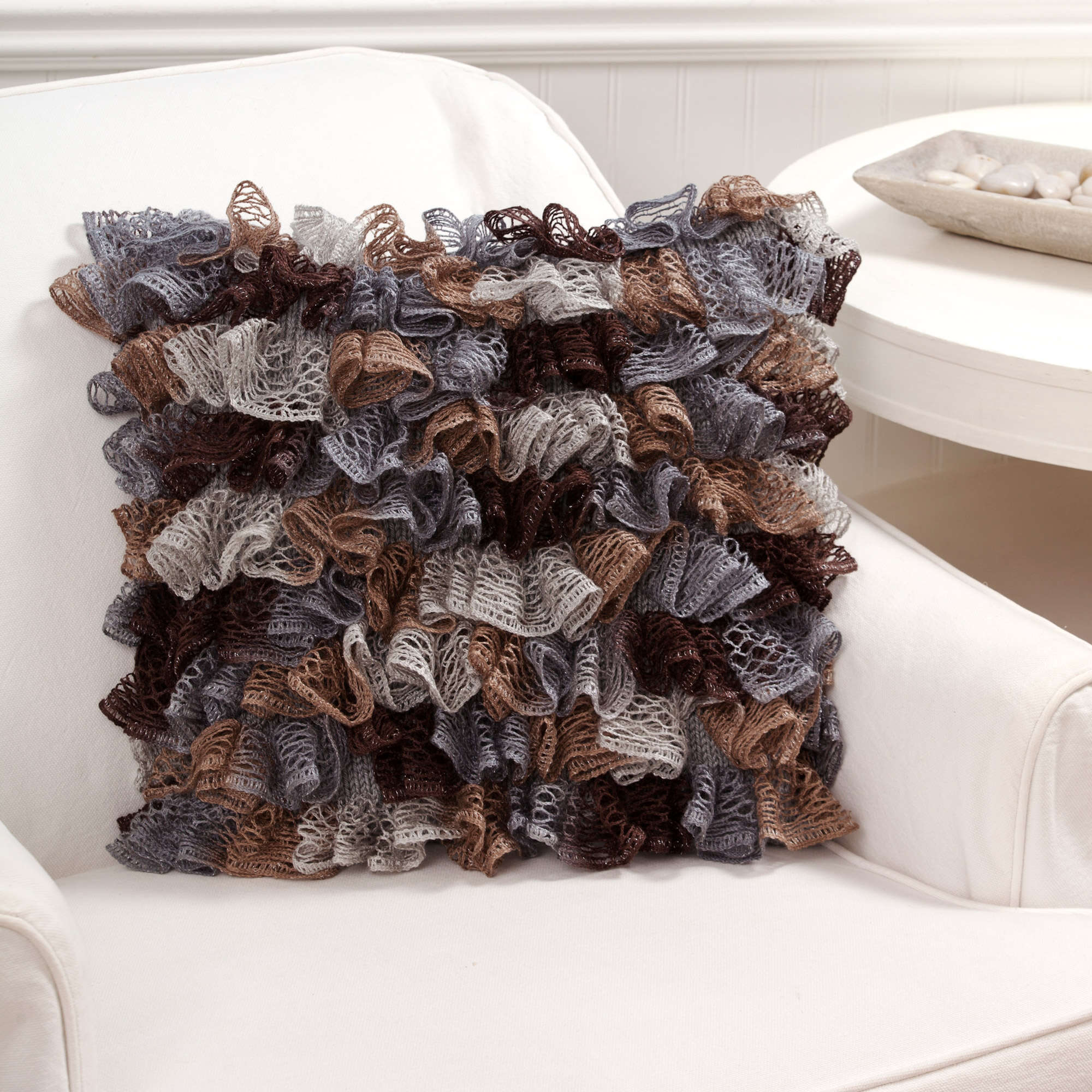 Free Easy Red Heart Ruffle Pillow Knitting Pattern | Yarnspirations