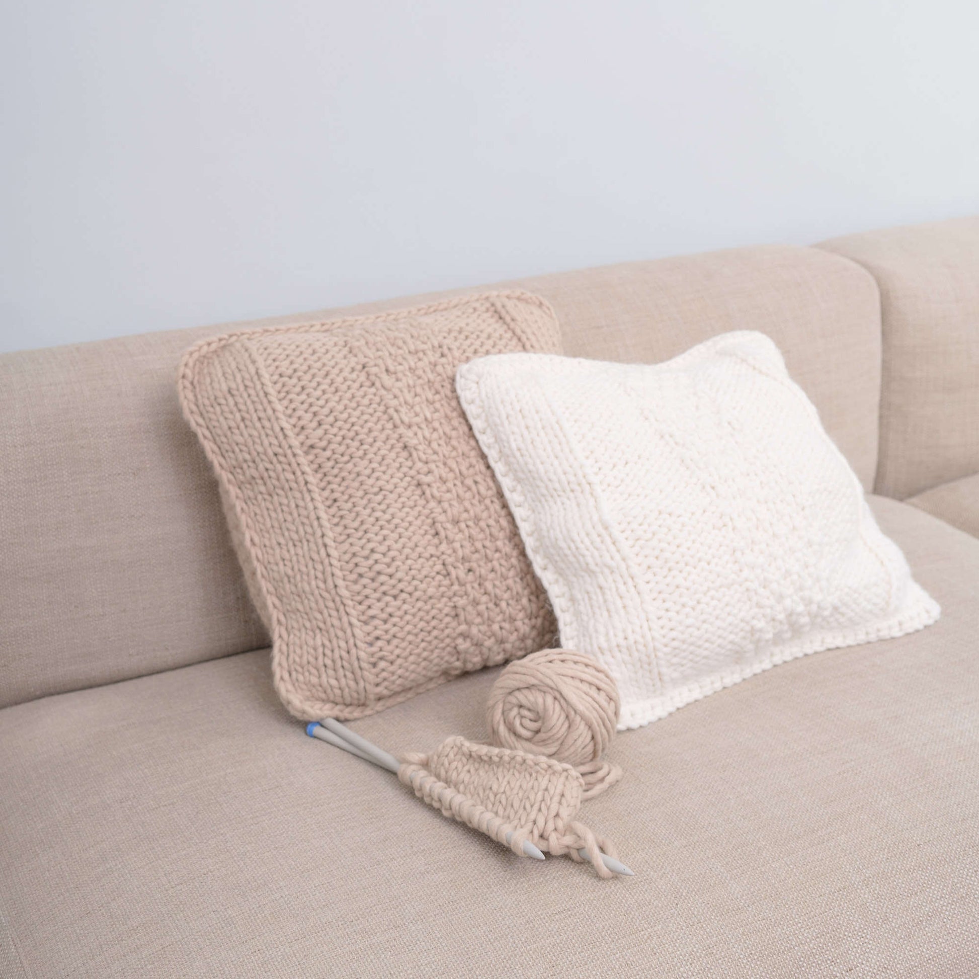 Free Easy Red Heart Roma Cushions Knitting Pattern | Yarnspirations