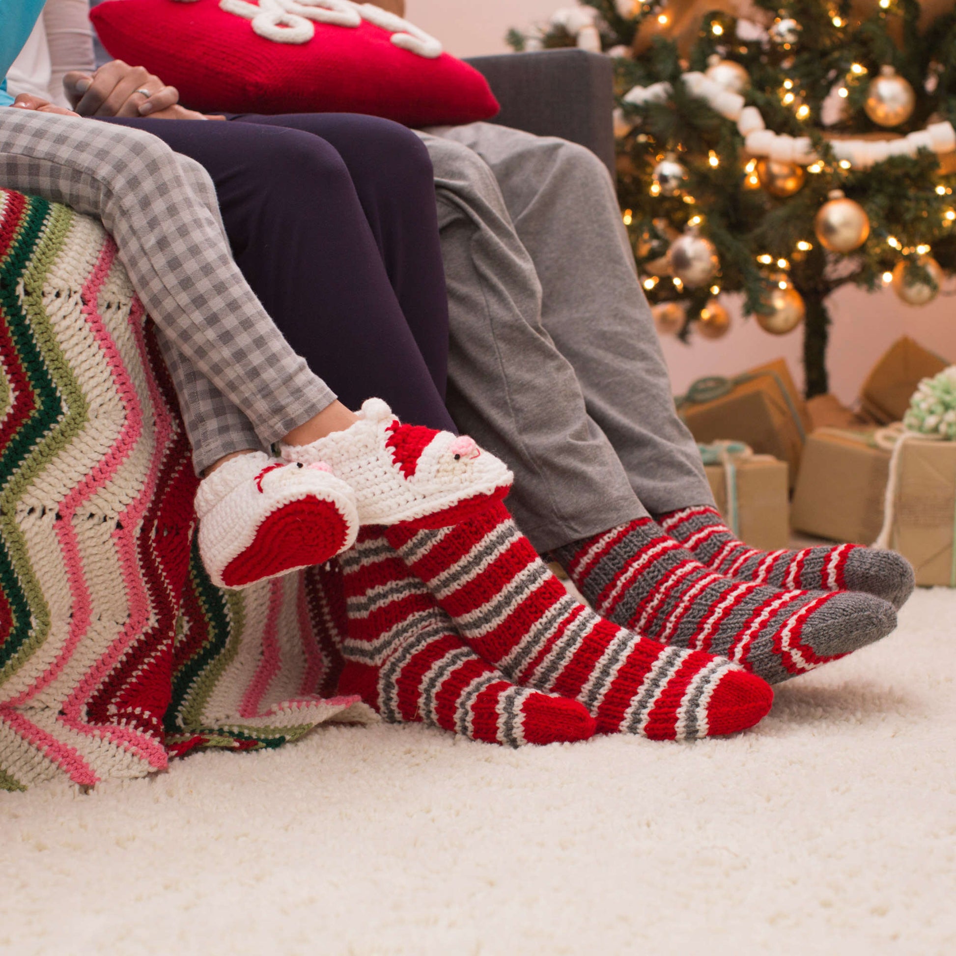 Free Red Heart Cozy Slipper Socks Knitting Pattern | Yarnspirations