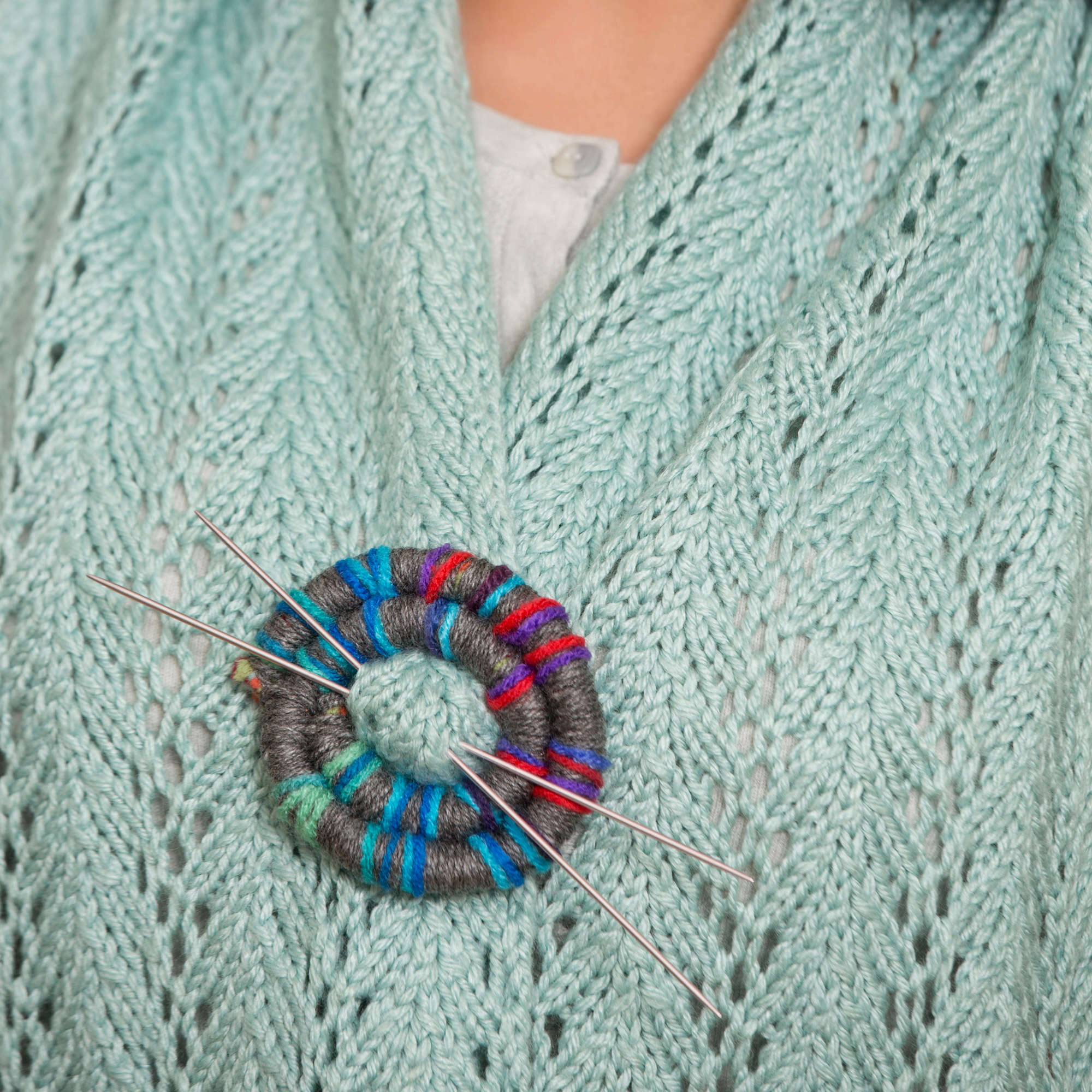 Free Beginner Red Heart Snake Shawl Pin Craft Pattern | Yarnspirations