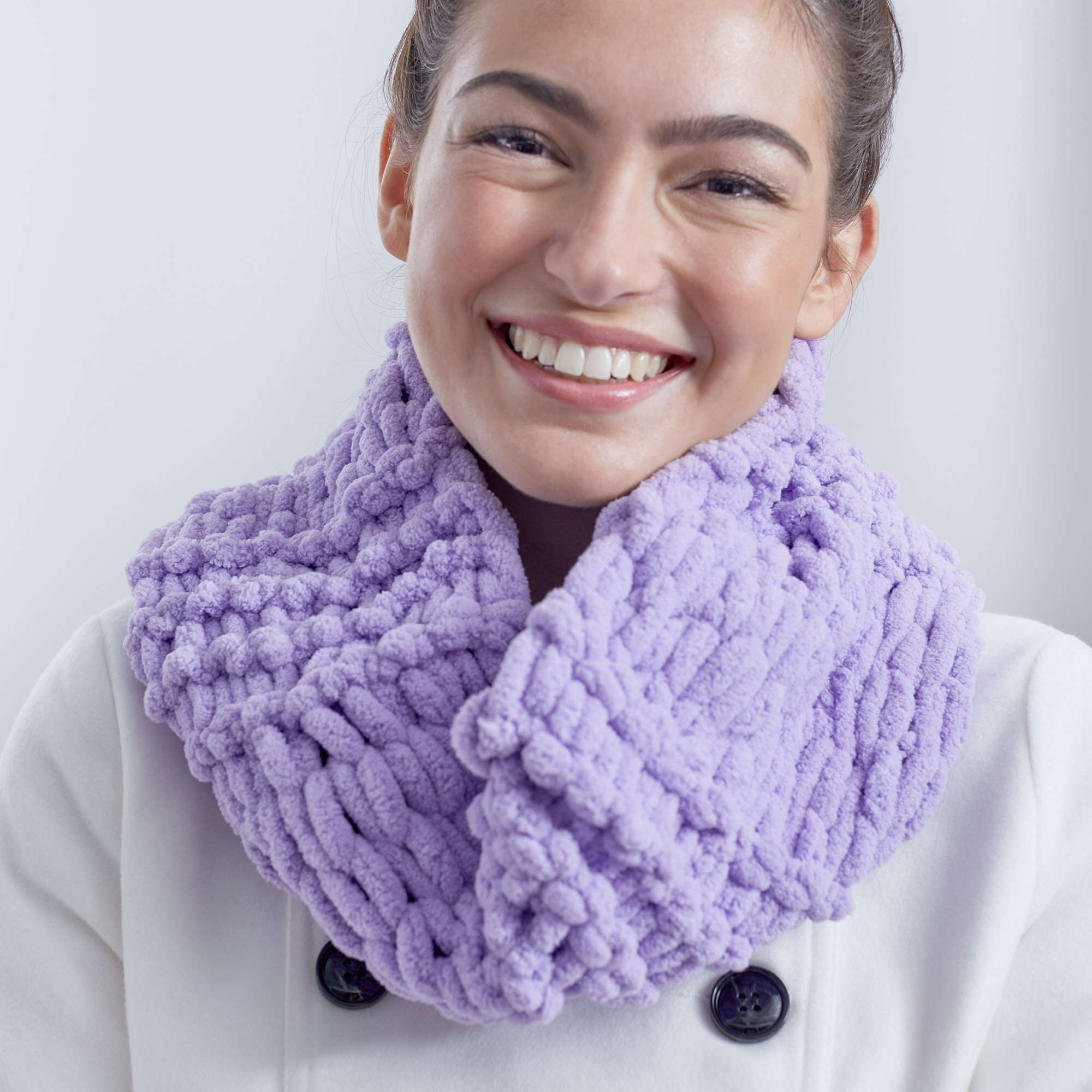 Free Beginner Red Heart Loop-It Cowl Craft Pattern | Yarnspirations