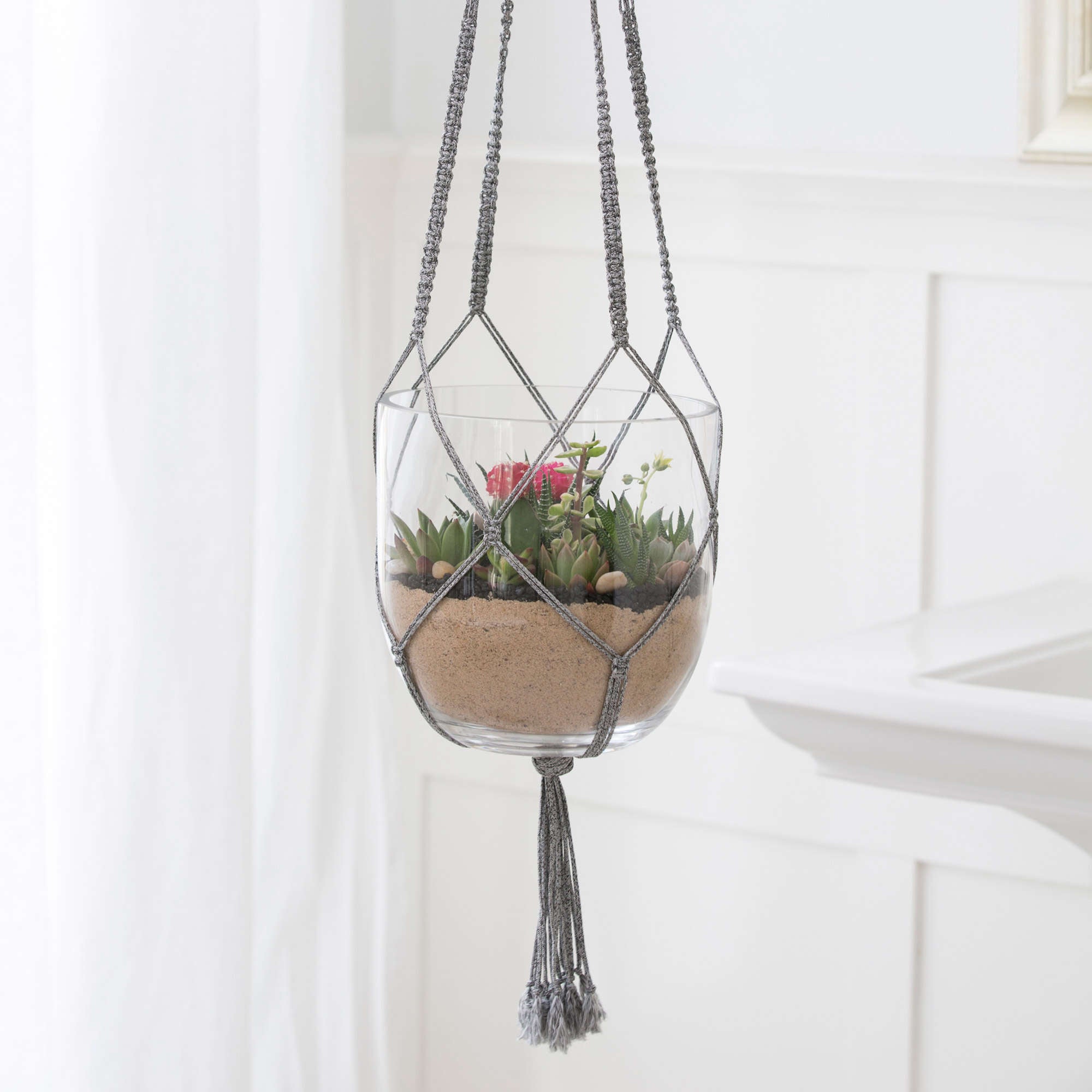 Free Beginner Red Heart Macramé Plant Hanger Craft Pattern | Yarnspirations