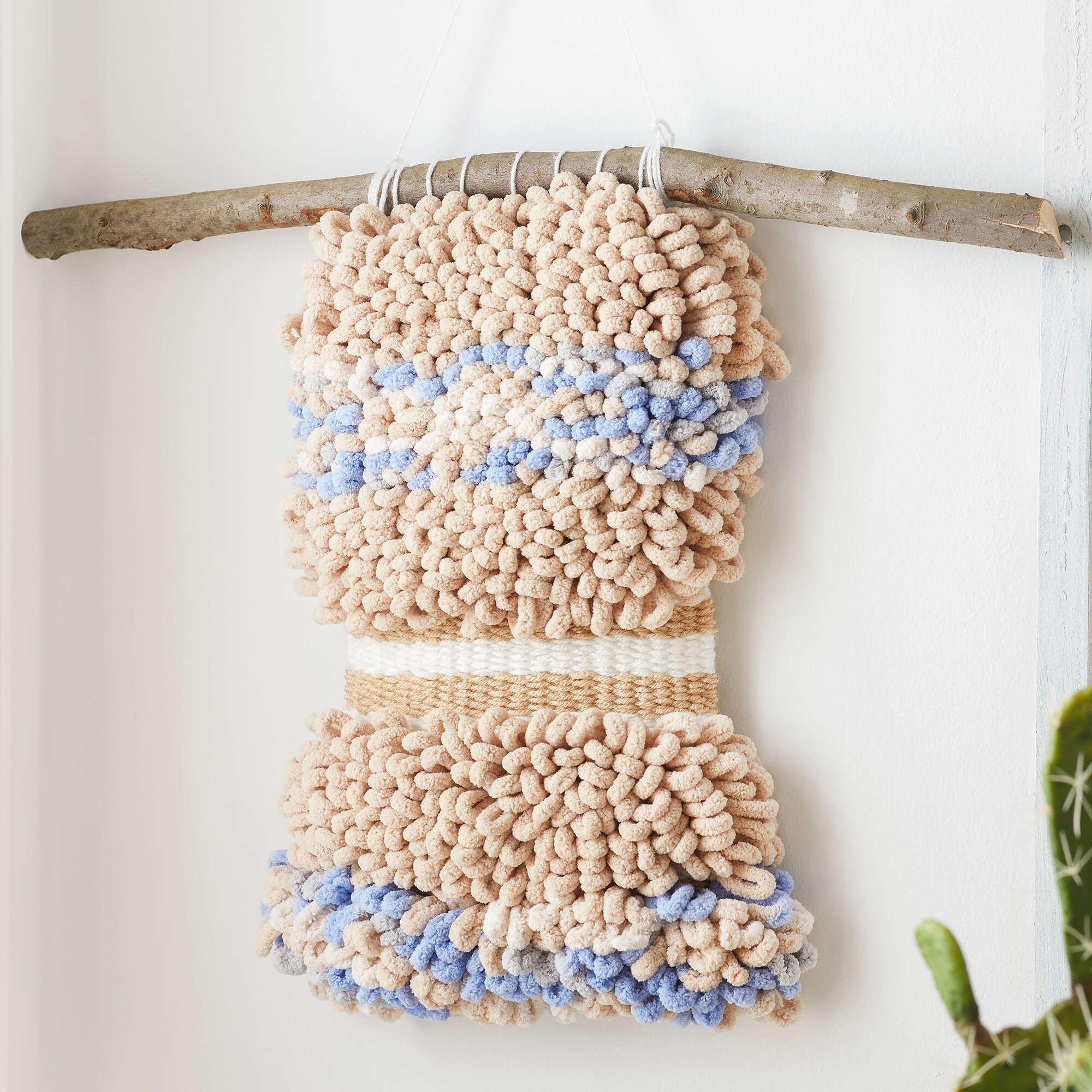 Free Easy Red Heart Loopy Woven Wall Hanging Craft Pattern | Yarnspirations